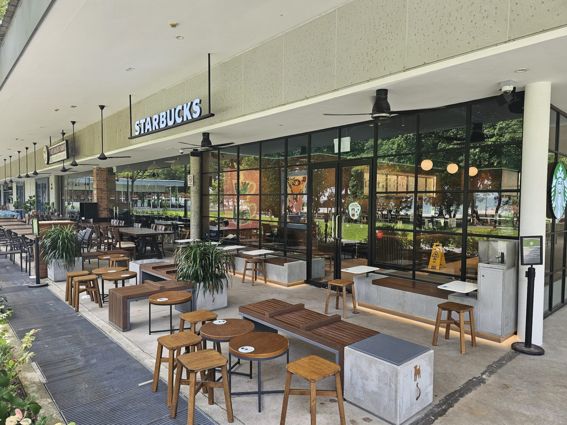 Starbucks Parkland Green - Petfriendly Singapore