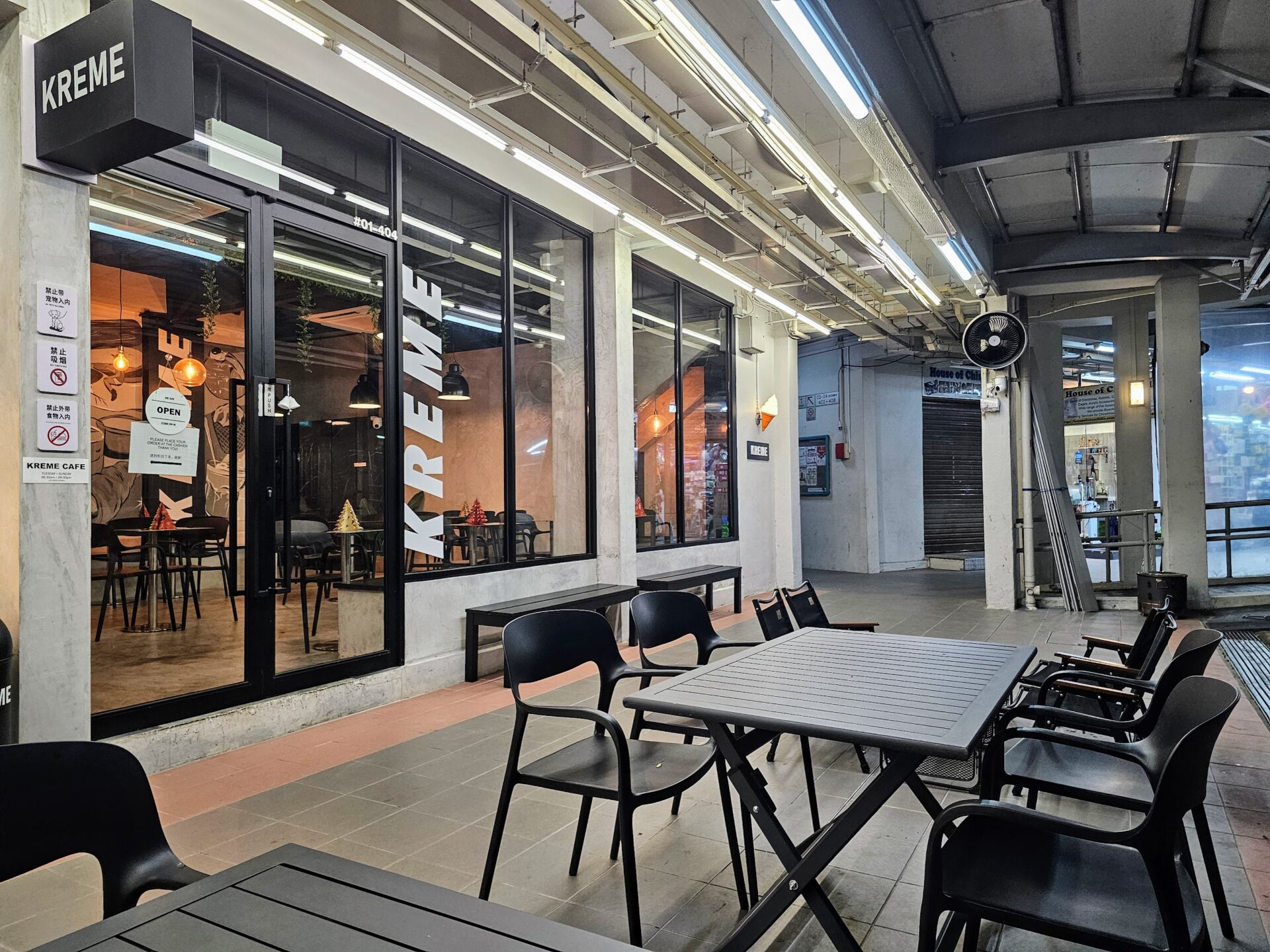 Kreme Cafe - Petfriendly Singapore